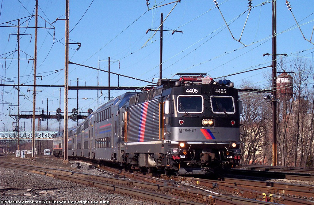 NJT 4405 on the aces train
